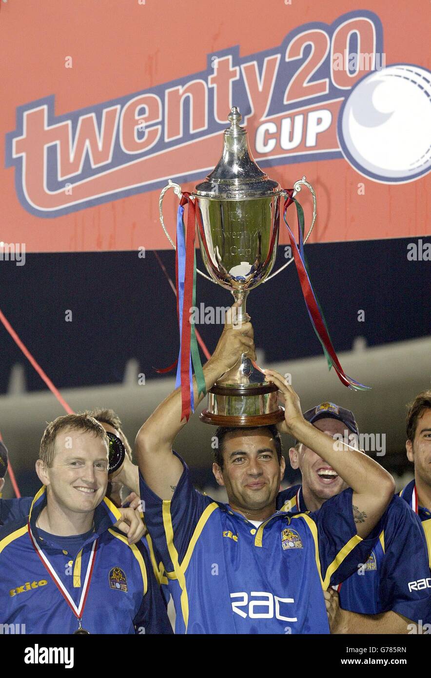 Sport cricket adam hollioake hi-res stock photography and images - Alamy