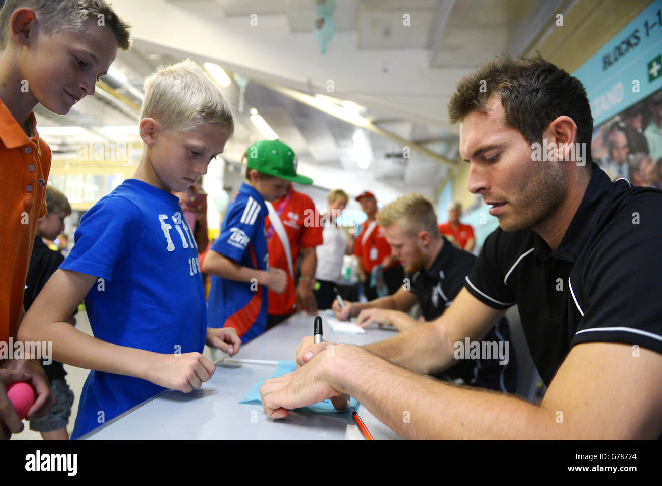 Sport cricket autograph hi-res stock photography and images - Alamy