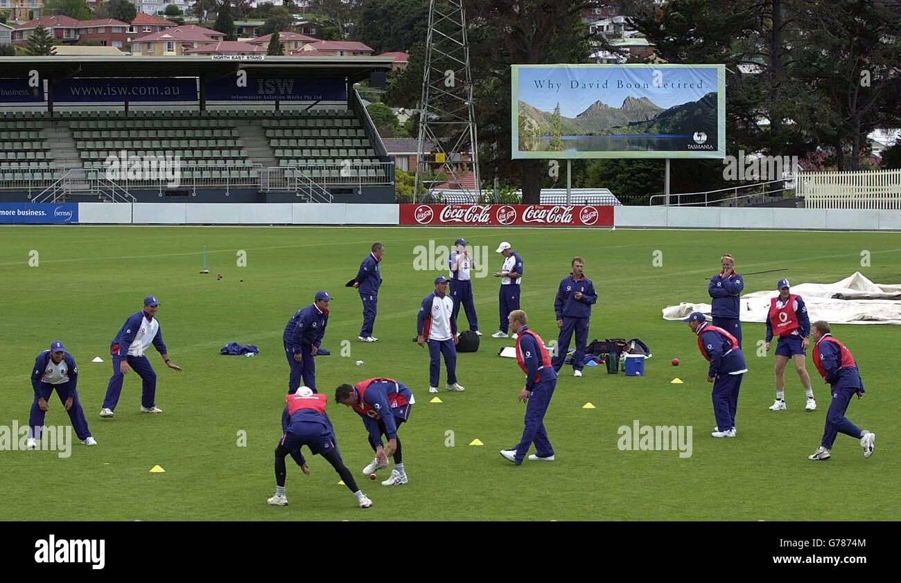 Cricket catching practice hi-res stock photography and images - Alamy