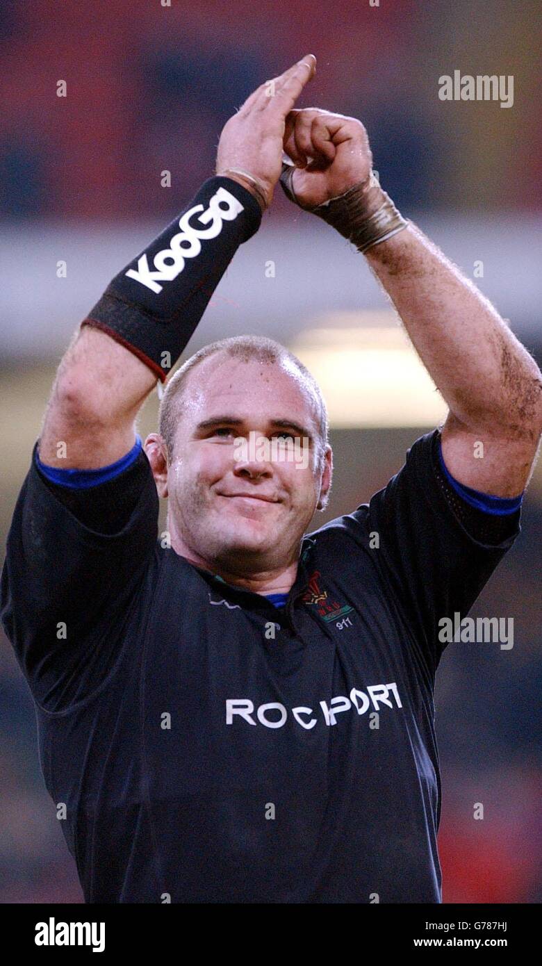 Scott Quinnell acknowledges the crowd after his last appearance for ...