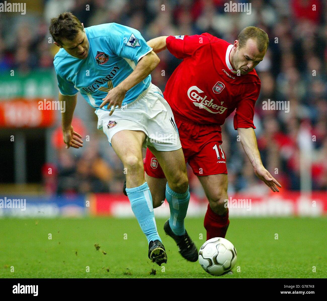 Liverpool's Danny Murphy (right) battles against Sunderland's Kevin ...