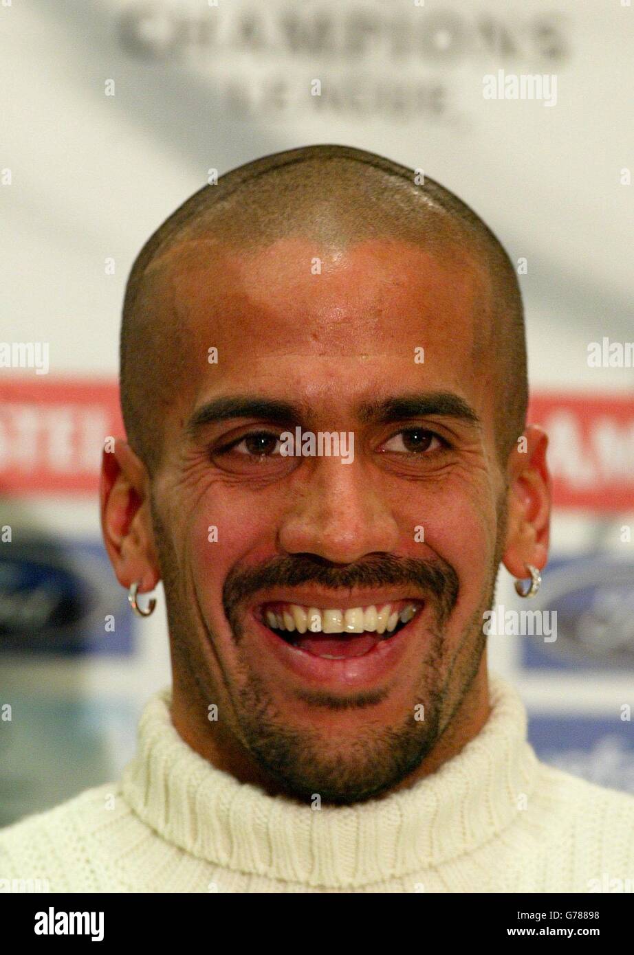 Juan sebastián verón press conference hi-res stock photography and ...