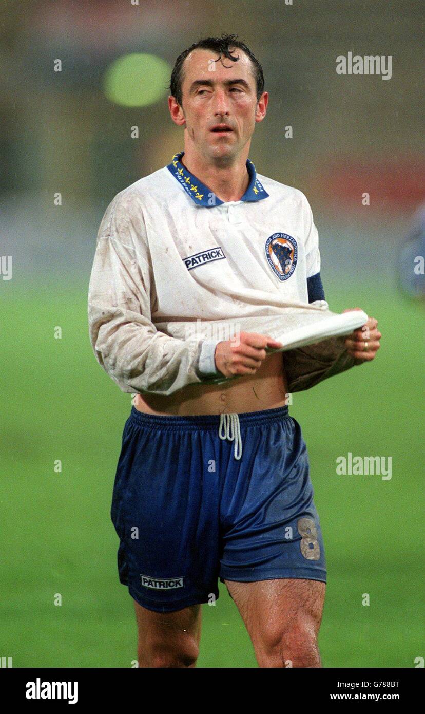 International Soccer ... Bosnia Hercegovina v Croatia Stock Photo - Alamy