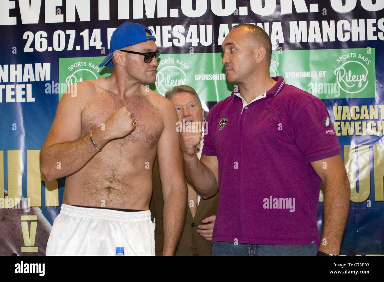 Tyson fury poses for hi-res stock photography and images - Alamy