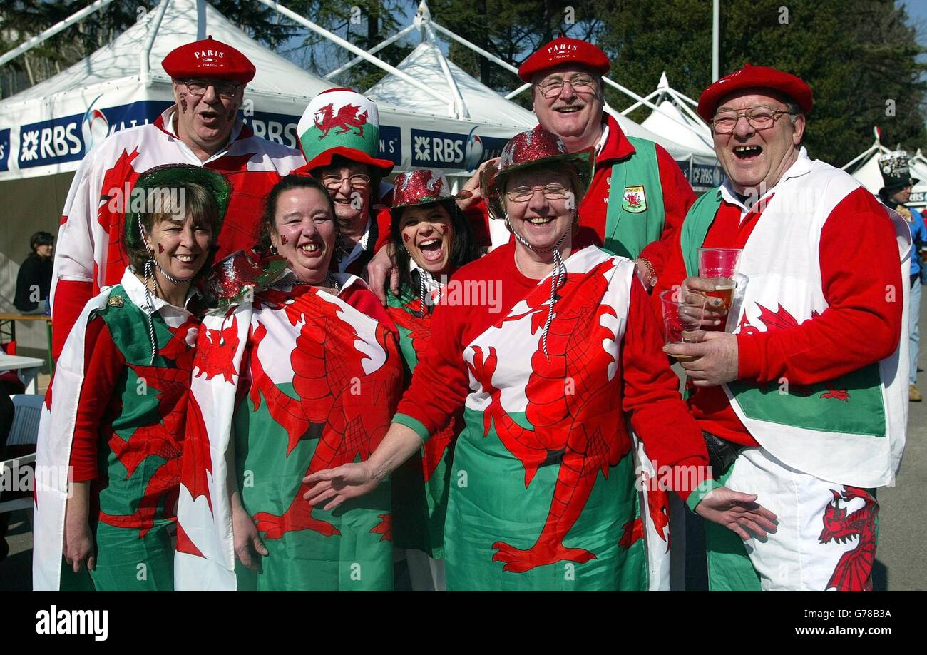 Sport rugby union fans costume smiling italy hi-res stock photography ...