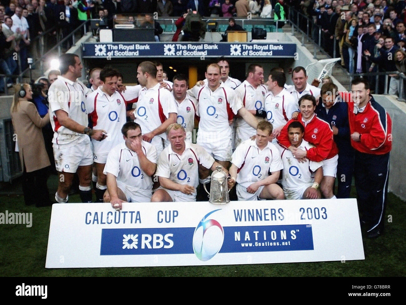 England players celebrate with the Calcutta Cup after their victory ...