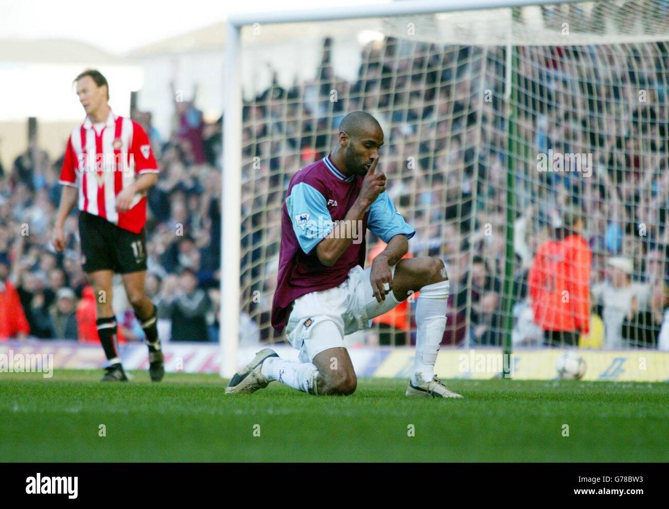 Sport football celebrating frederic kanoute hi-res stock photography ...