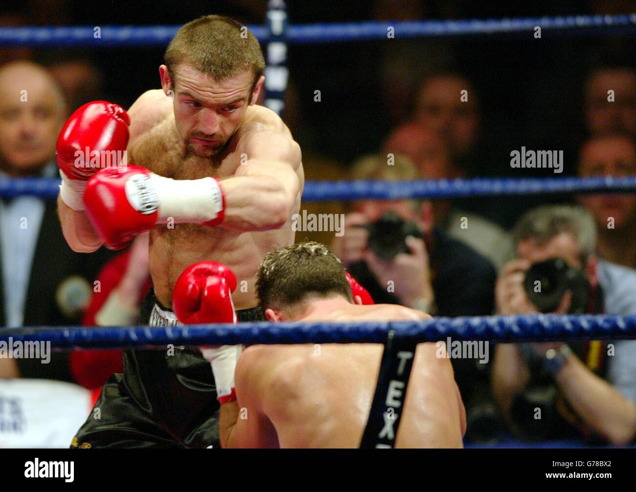 Scott Harrison (facing) from Glasgow, Scotland piles on the pressure ...