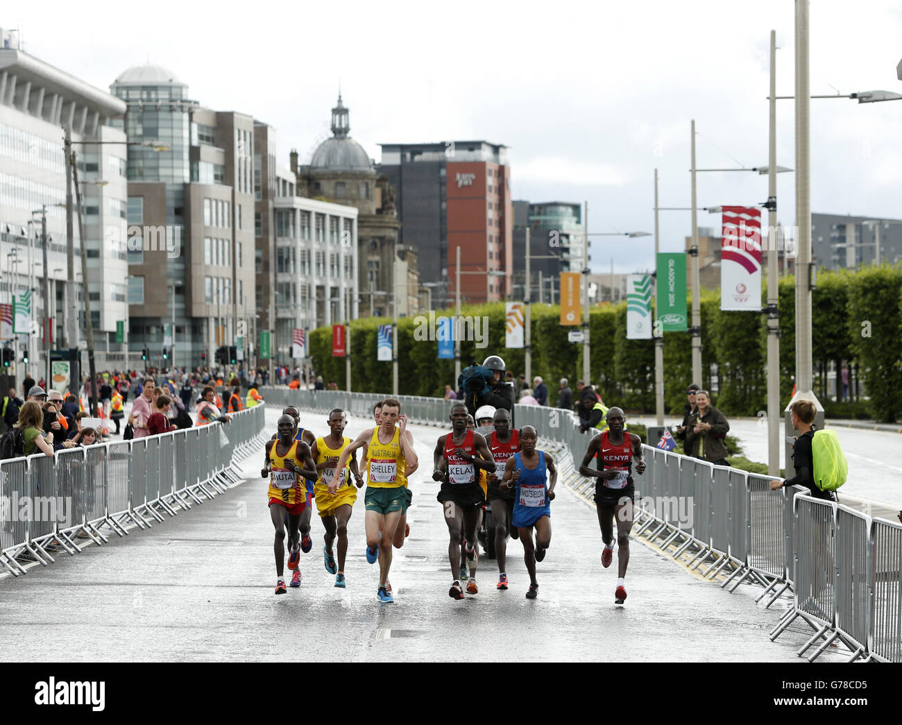 The mens' marathon makes it's way through the roads of Glasgow during ...