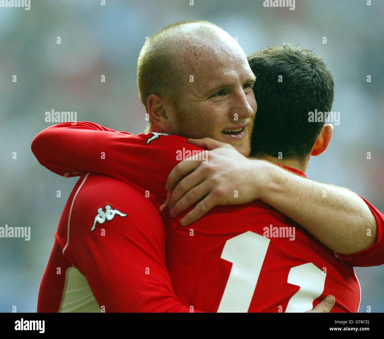 Sport football action celebrating ryan giggs john hartson hi-res stock ...