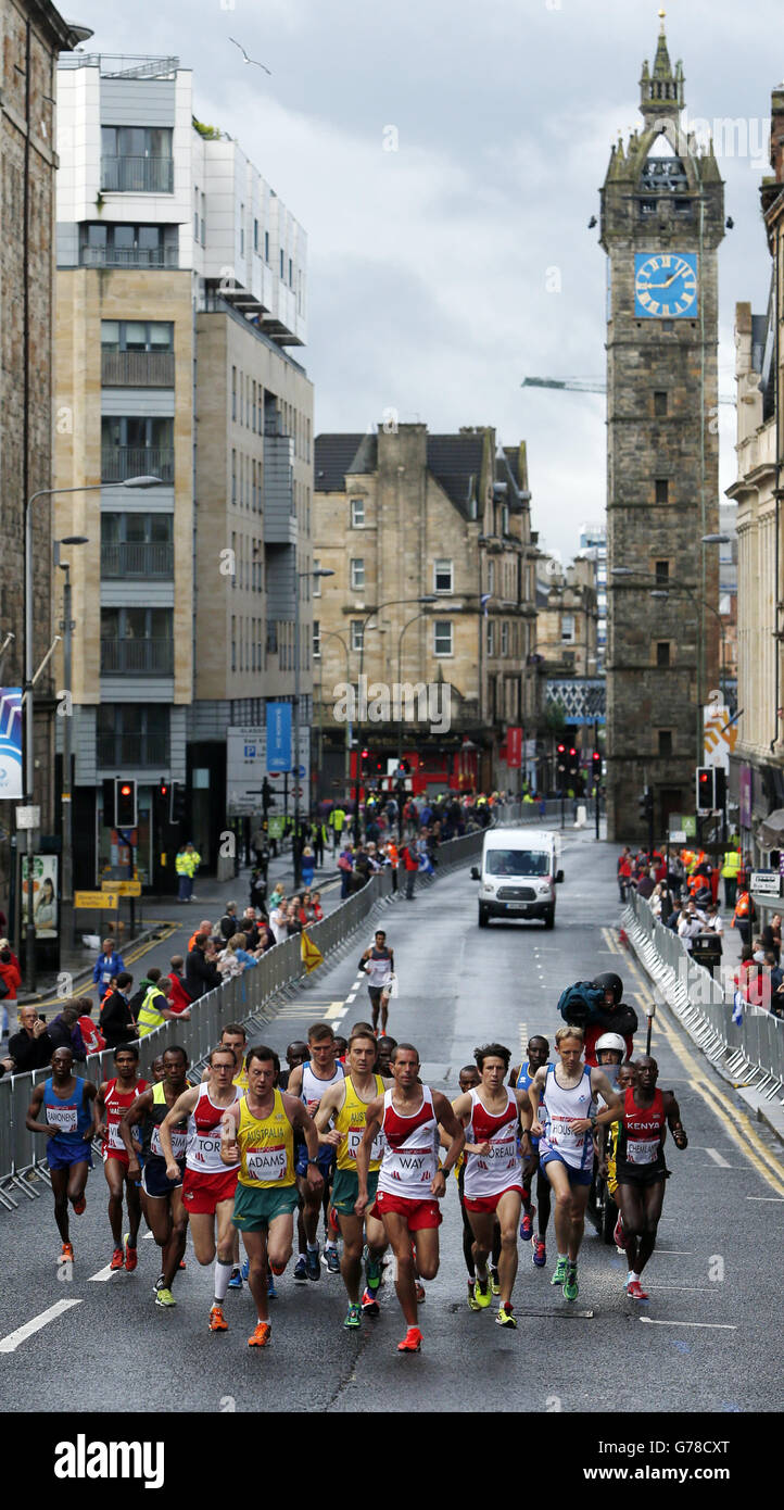 The men's marathon as it makes it's way through the roads of Glasgow ...