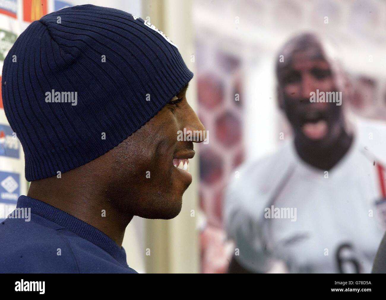 Sol campbell 2004 hi-res stock photography and images - Alamy