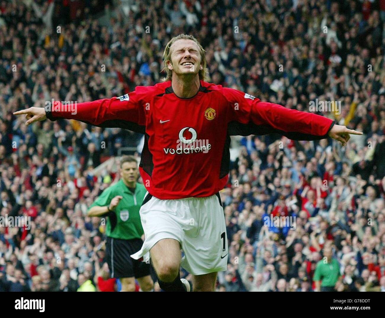 Sport football celebrating arms raised eyes closed david beckham hi-res ...