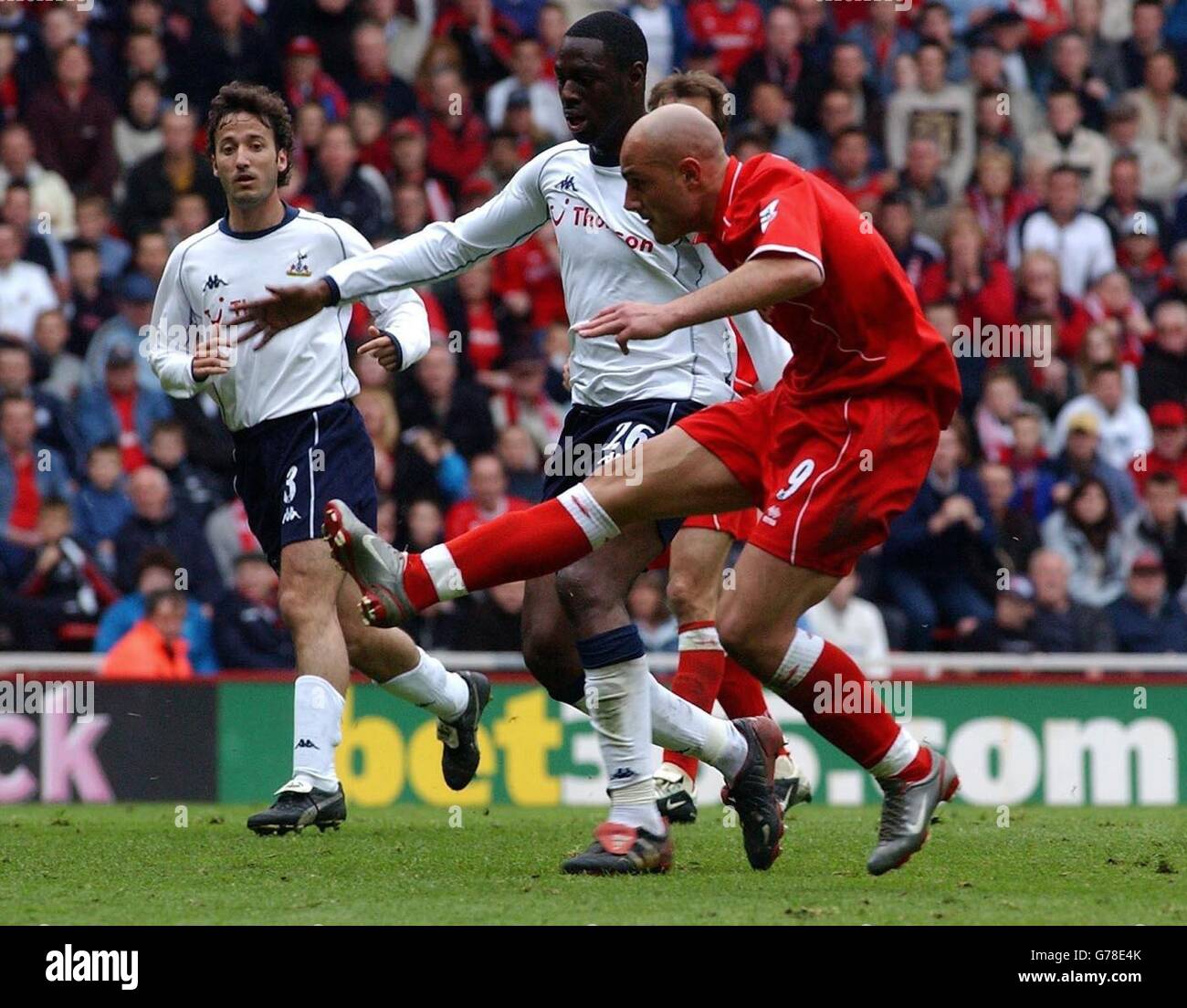 Sport football action carl rutherford hi-res stock photography and ...