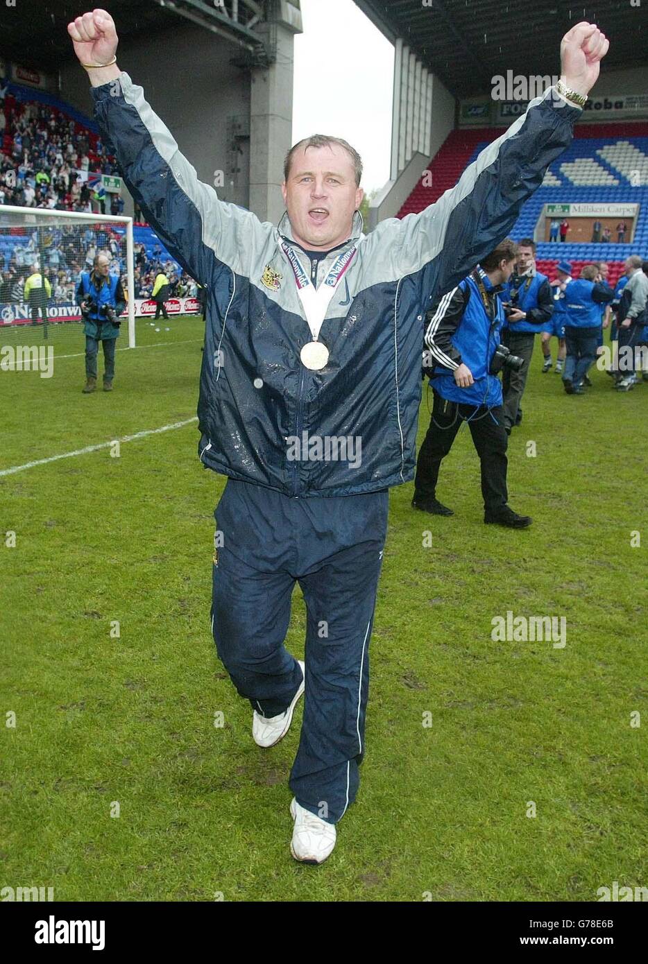 Wigan v barnsley hi-res stock photography and images - Alamy