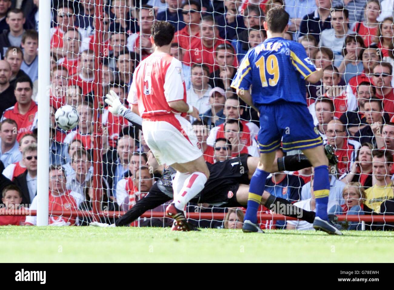 Football action scoring shooting david seaman hi-res stock photography ...