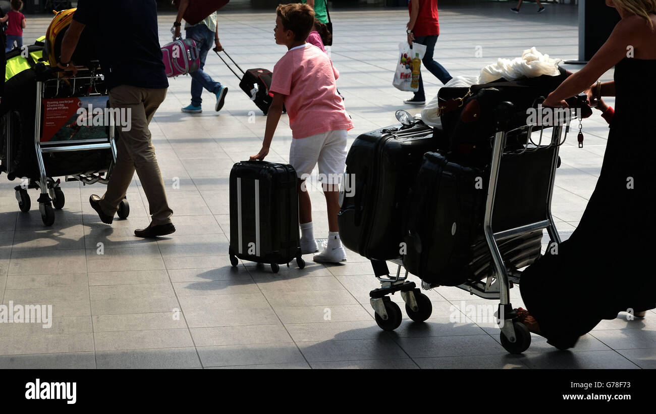 Gatwick tackles luggage crisis Stock Photo - Alamy