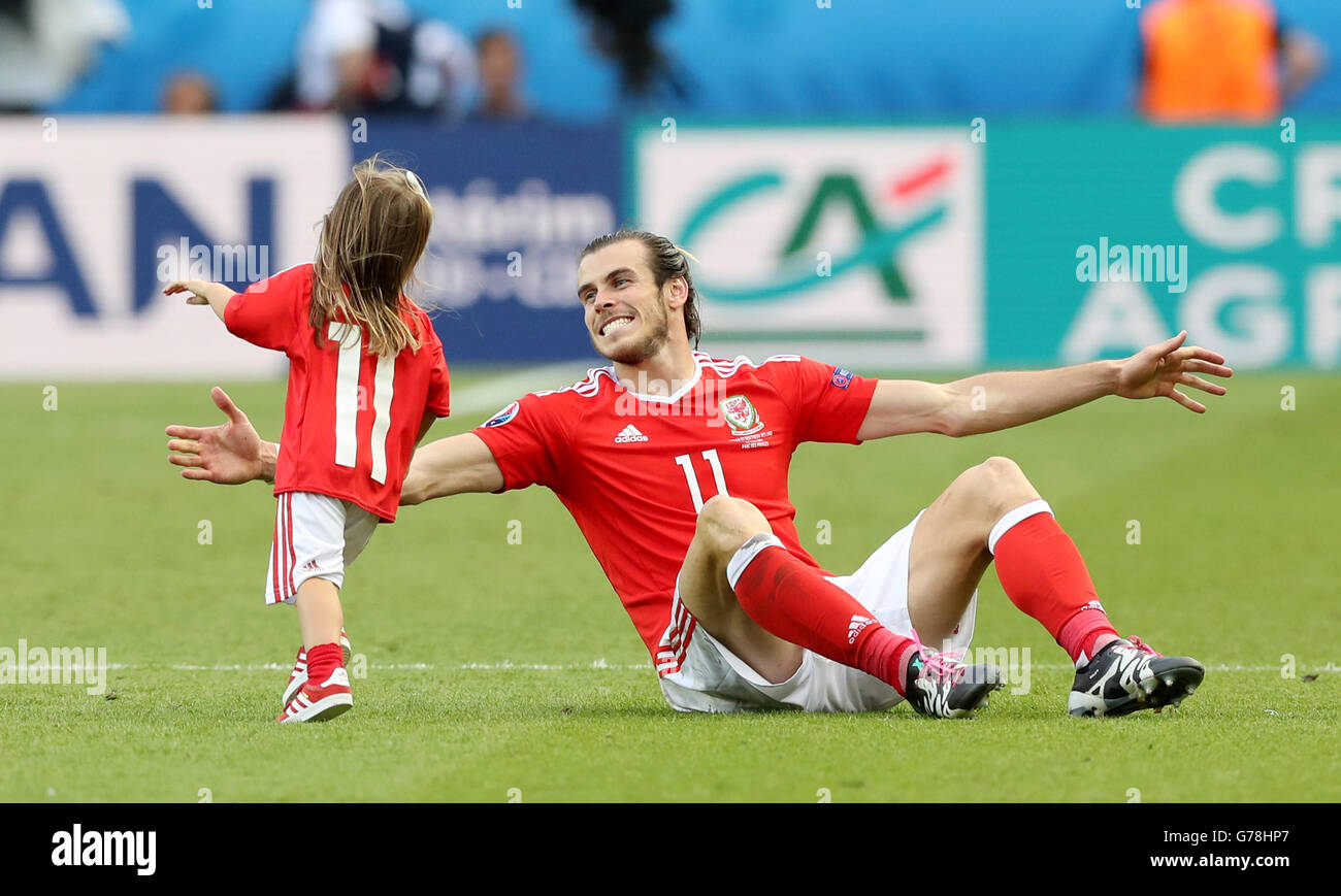 Wales' Gareth Bale celebrates with daughter Alba Violet on the pitch ...