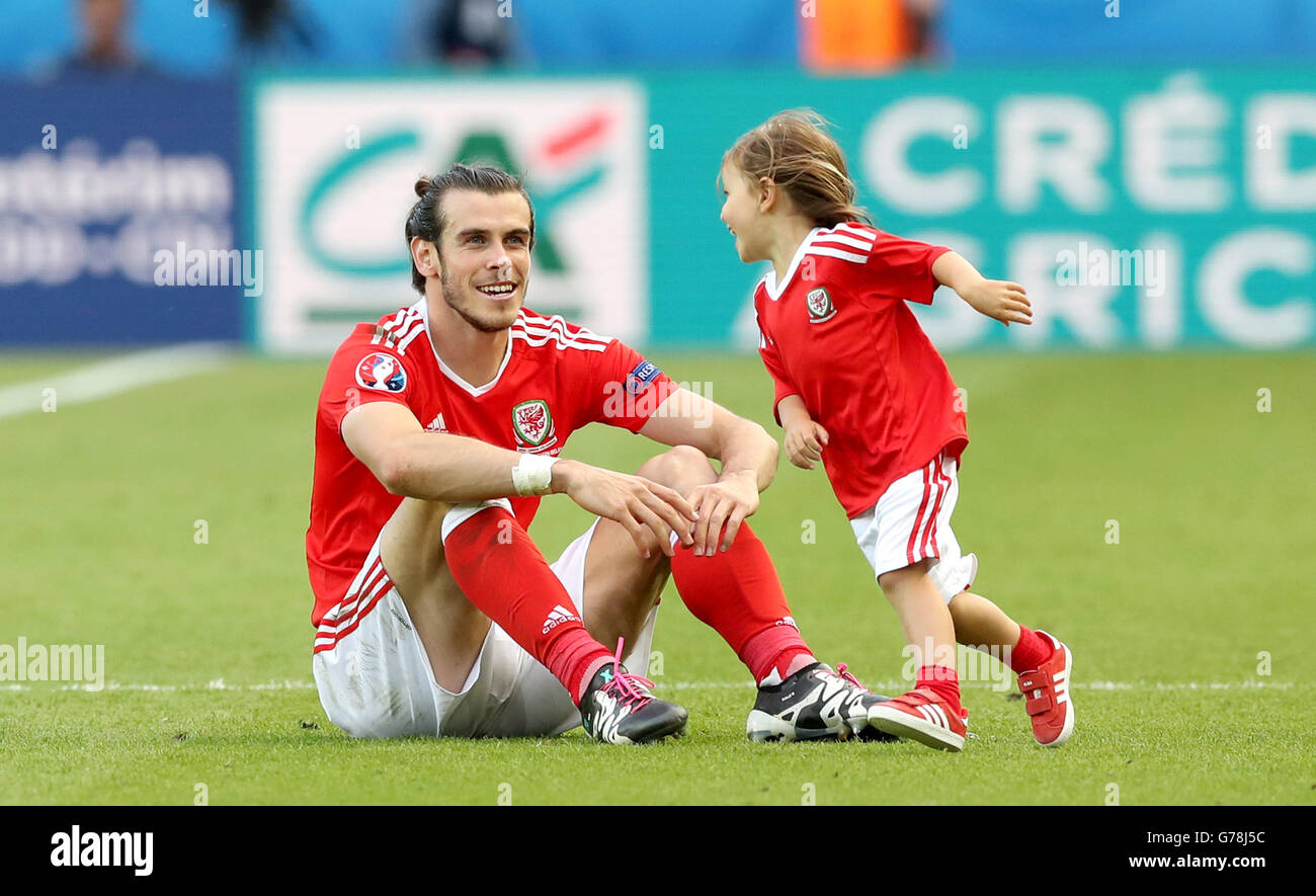 Wales' Gareth Bale celebrates with daughter Alba Violet on the pitch ...