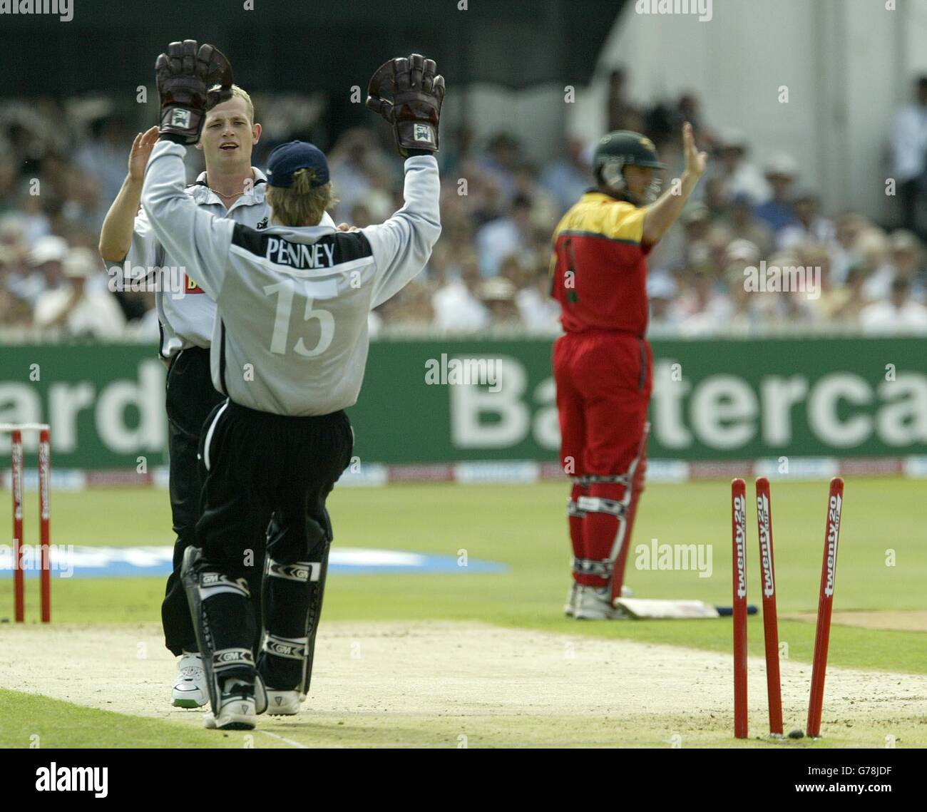Warwickshire's Graham Wagg celebrates with Trevor Penney (15) after he ...