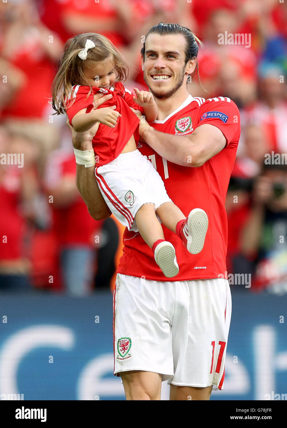 Wales' Gareth Bale celebrates with daughter Alba Violet on the pitch ...