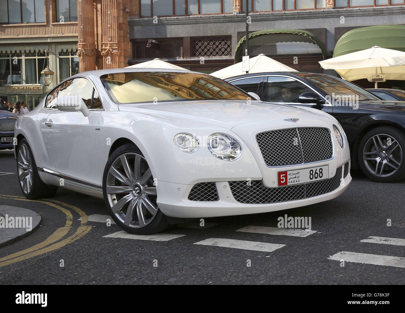 Harrods super cars hi-res stock photography and images - Alamy