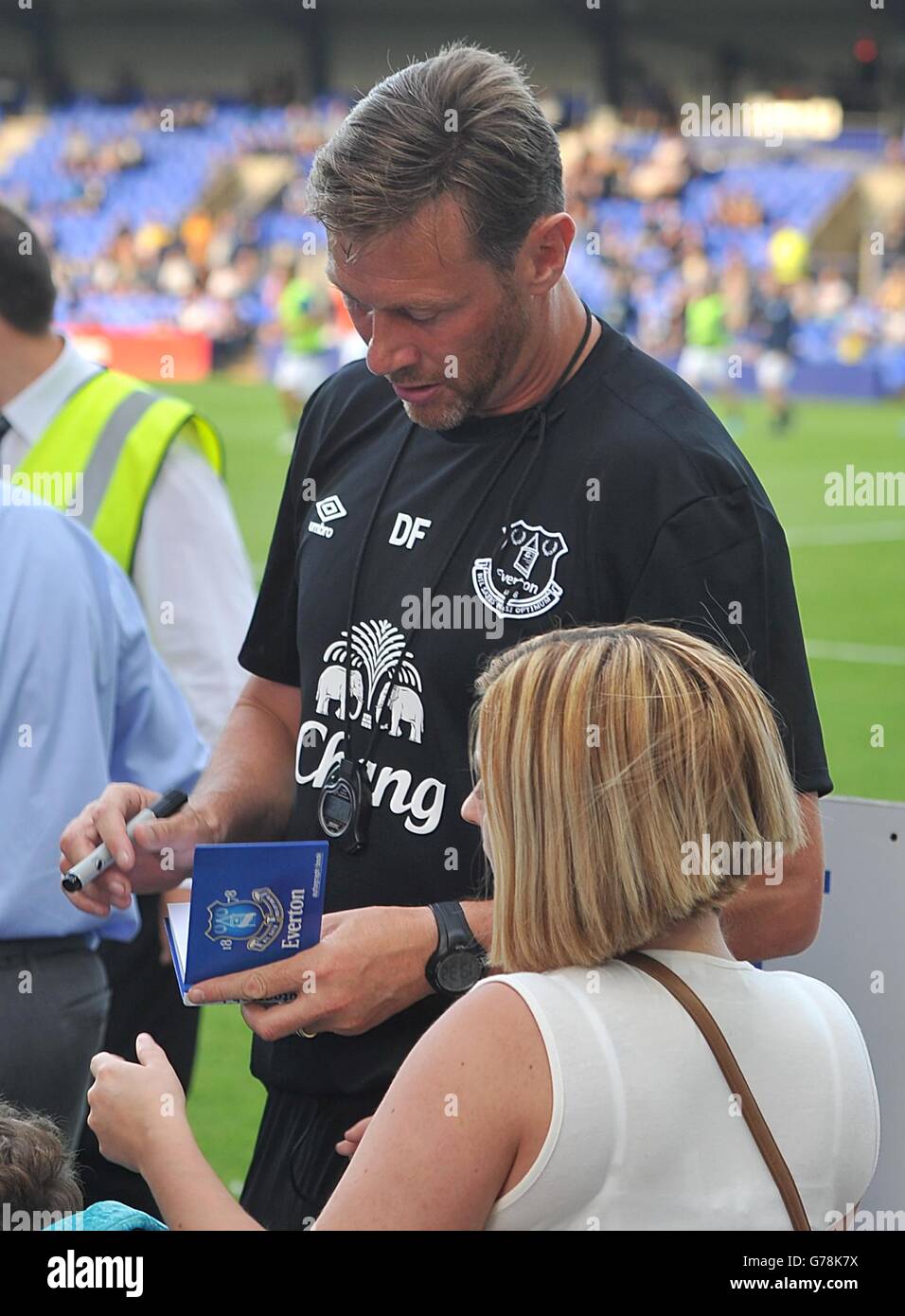 Duncan ferguson signs for everton hi-res stock photography and images ...