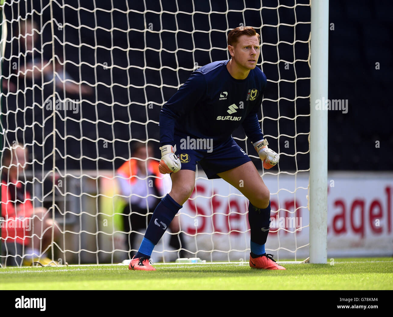 David martin mk dons hi-res stock photography and images - Alamy