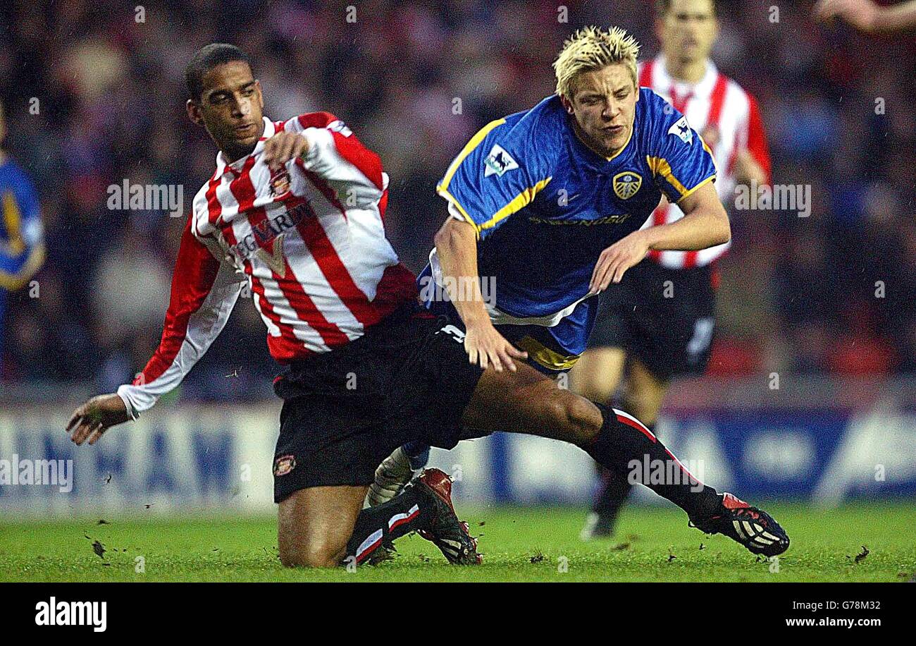 Leeds' Alan Smith is tackled by Sunderland's Phil Babb during their ...