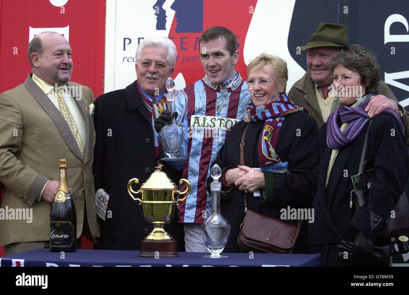 Tim mccoy hi-res stock photography and images - Alamy