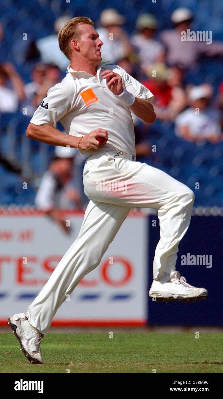 Brett Lee Bowling Wallpaper