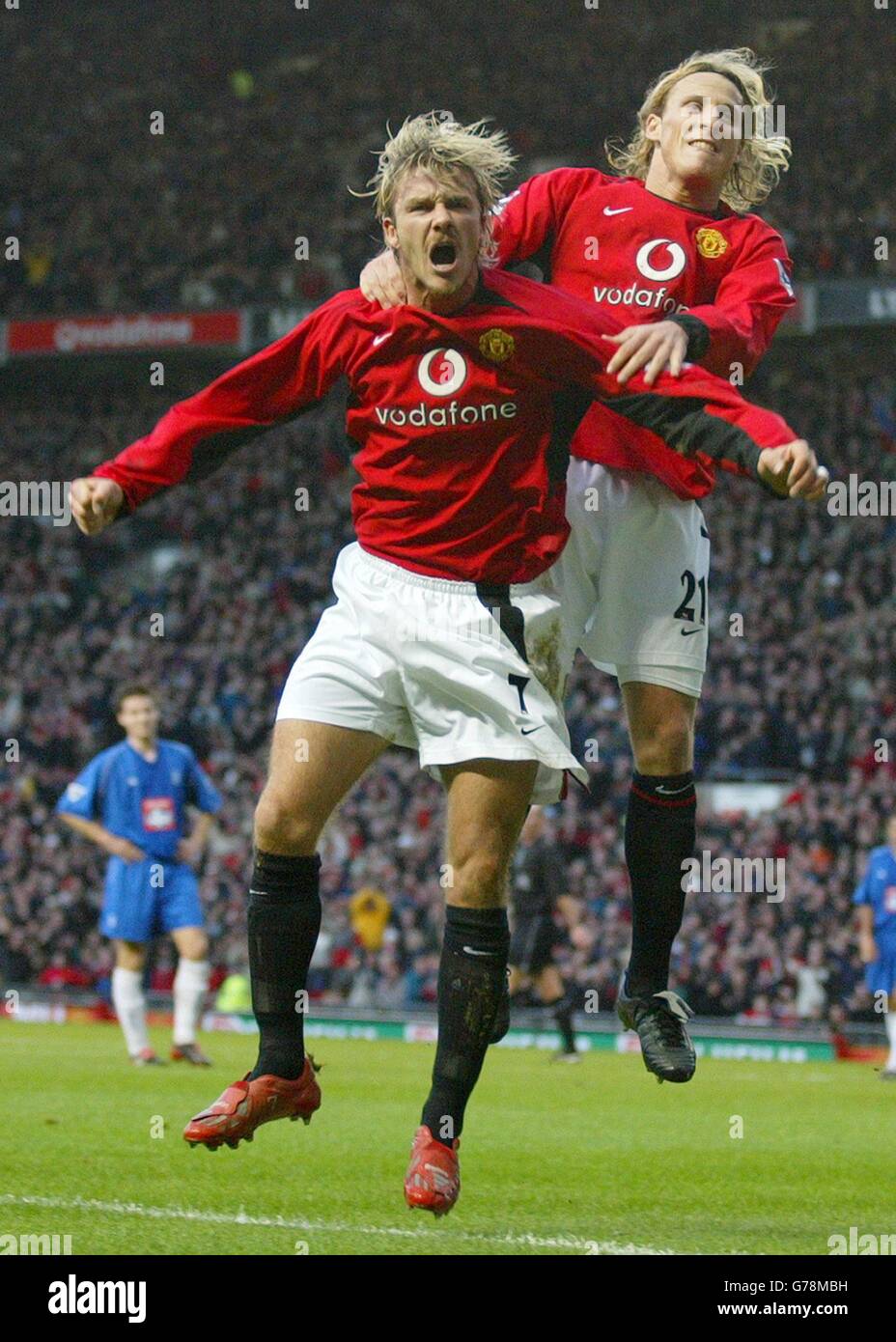 Fa premiership football match uniteds old trafford ground hi-res stock ...