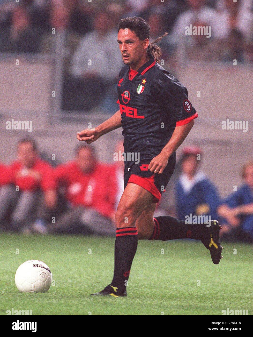 Roberto baggio milan hi-res stock photography and images - Alamy