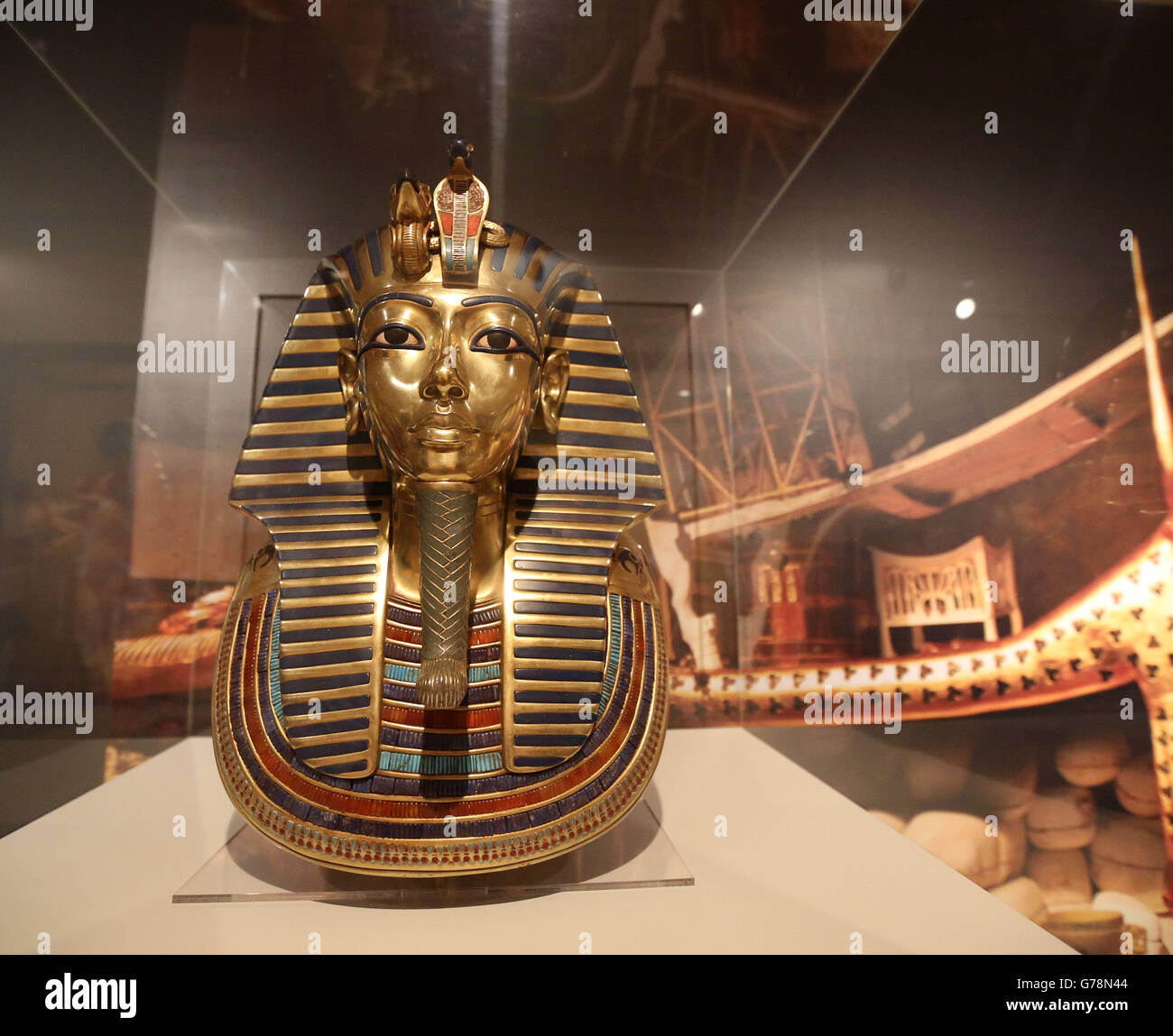 Funerary mask tutankhamun hi-res stock photography and images - Alamy