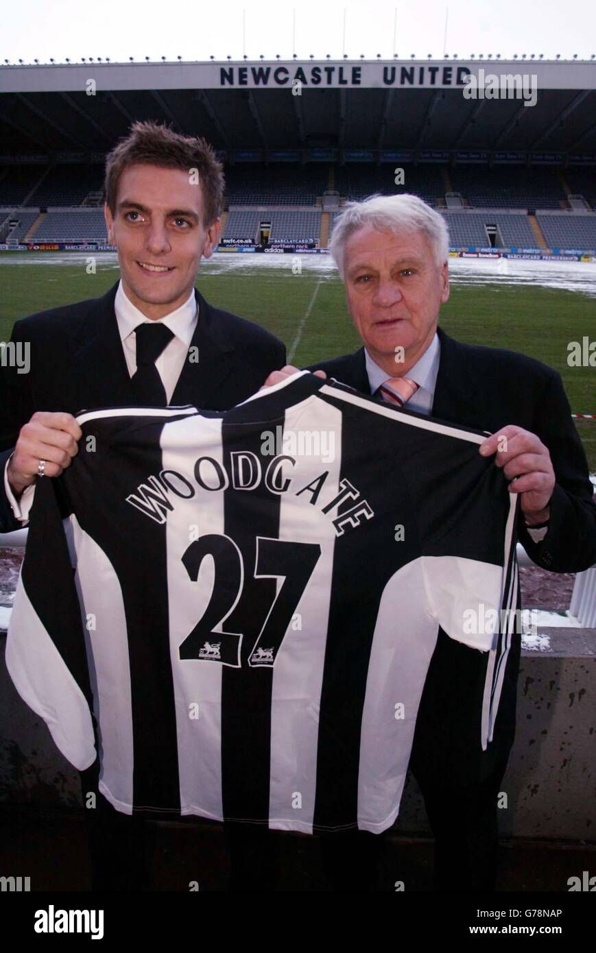 Newcastle United's new signing Jonathan Woodgate with manager Sir Bobby ...