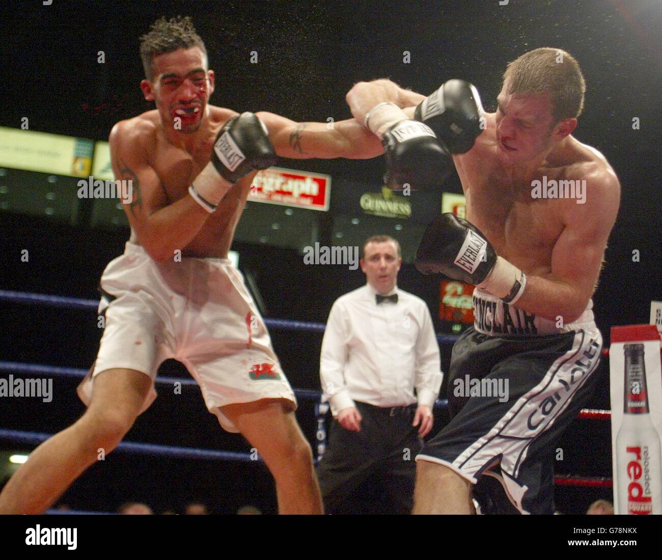 Neil Sinclair v Bradley Pryce Stock Photo - Alamy