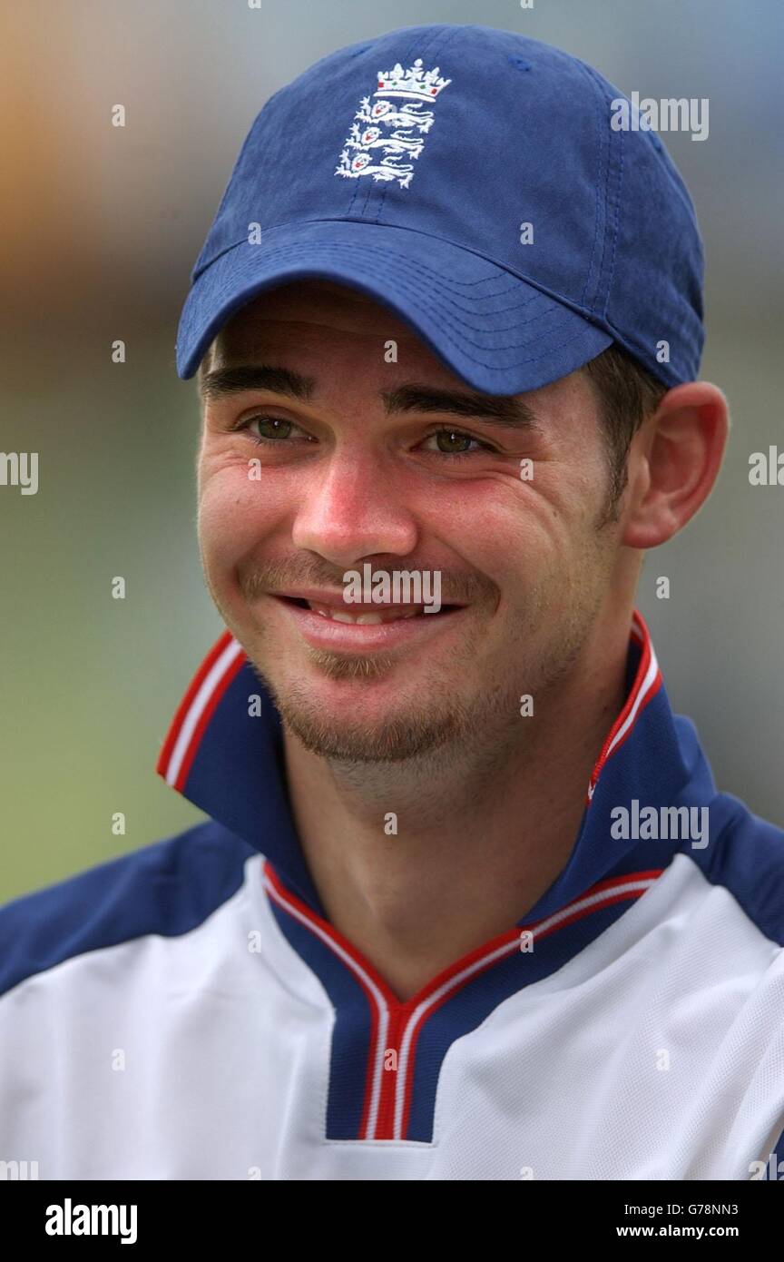Sport cricket smiling training hi-res stock photography and images - Alamy