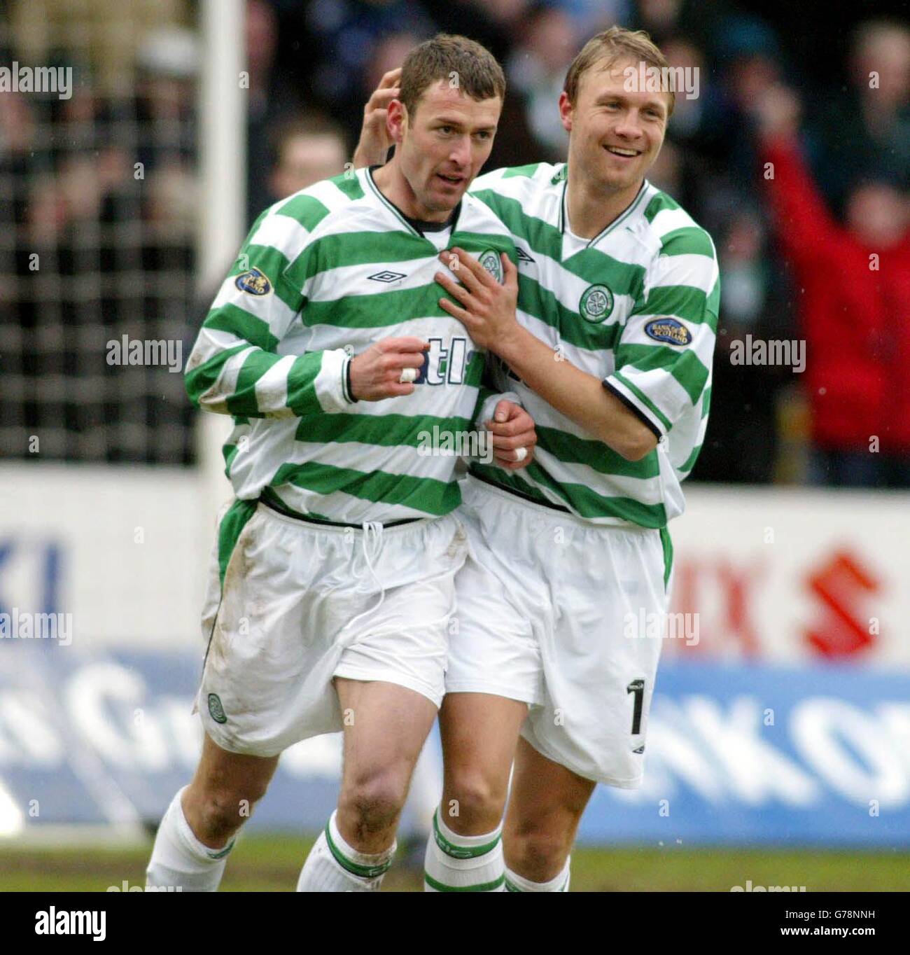 Partick Thistle v Celtic. Celtic's Chris sutton (left) celebrates his ...