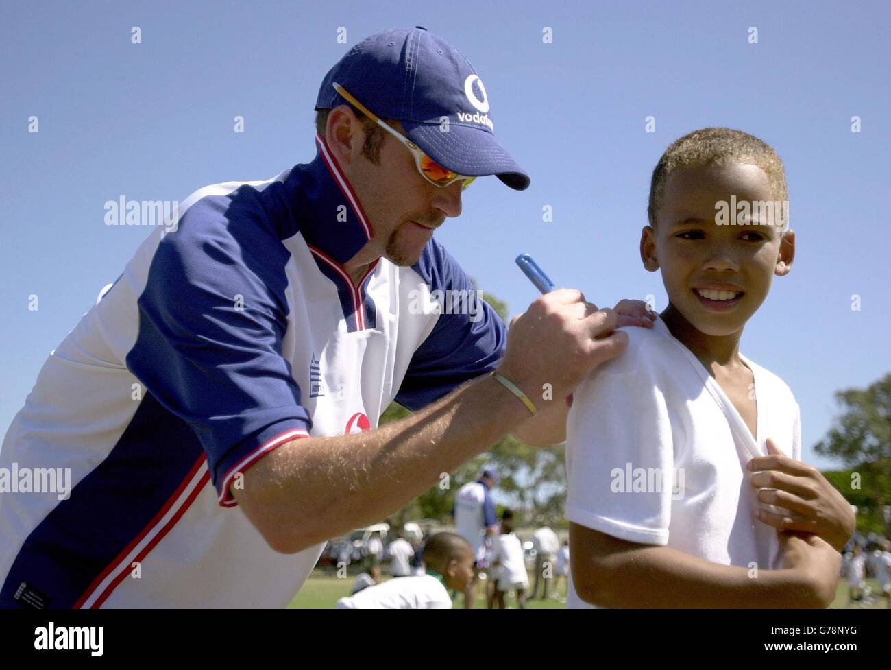 NO COMMERCIAL USE : England cricketer Craig White signs an autograph ...