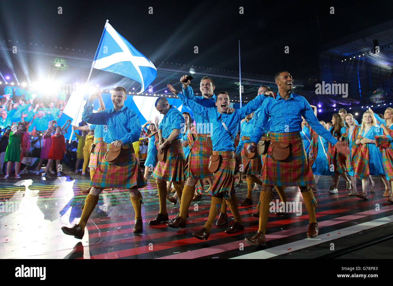 Scottish competitors arrive 2014 commonwealth games opening ceremony ...