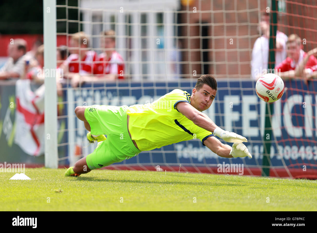 New forest goalkeeper pre hi-res stock photography and images - Alamy