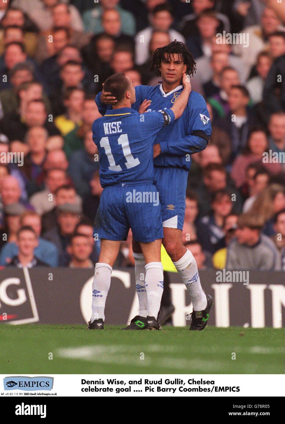 Dennis Wise and Ruud Gullit - Chelsea celebrate a goal Stock Photo - Alamy