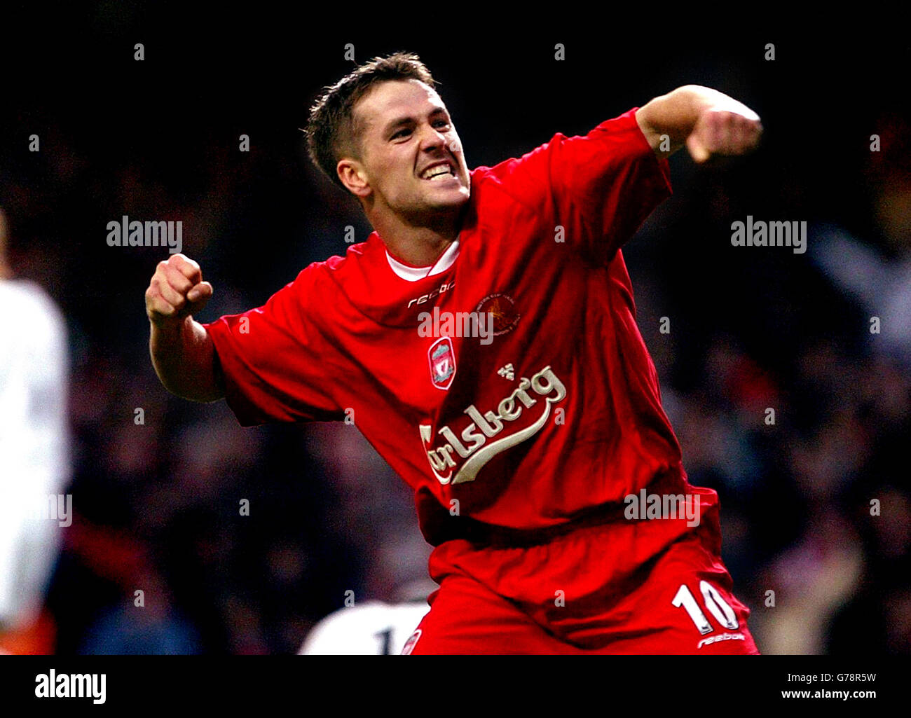 Michael owen liverpool scoring hi-res stock photography and images - Alamy