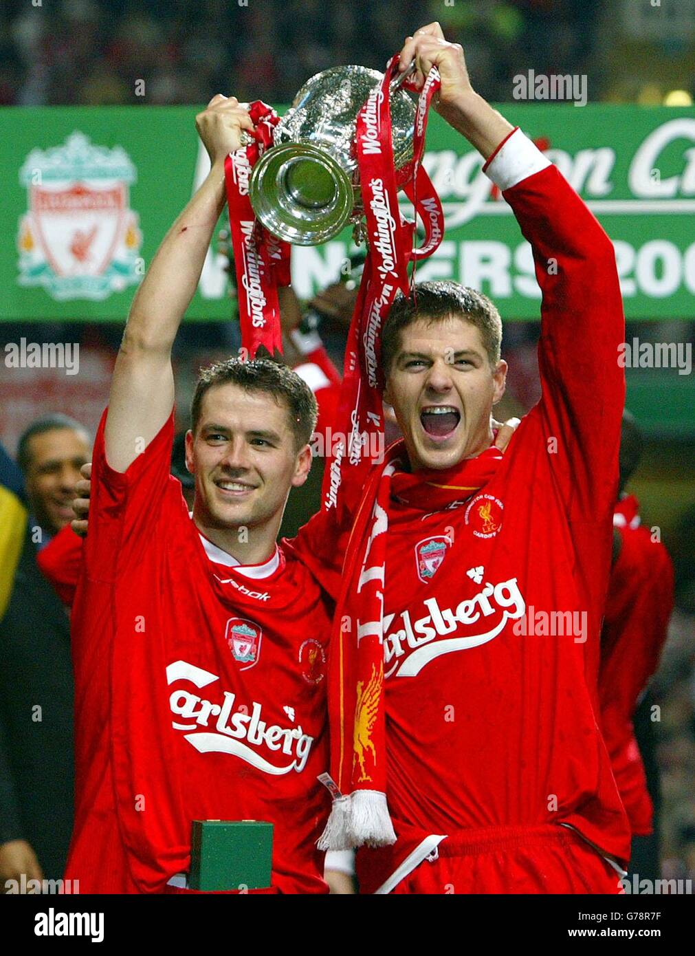 Sport football action celebrating steven gerrard hi-res stock ...