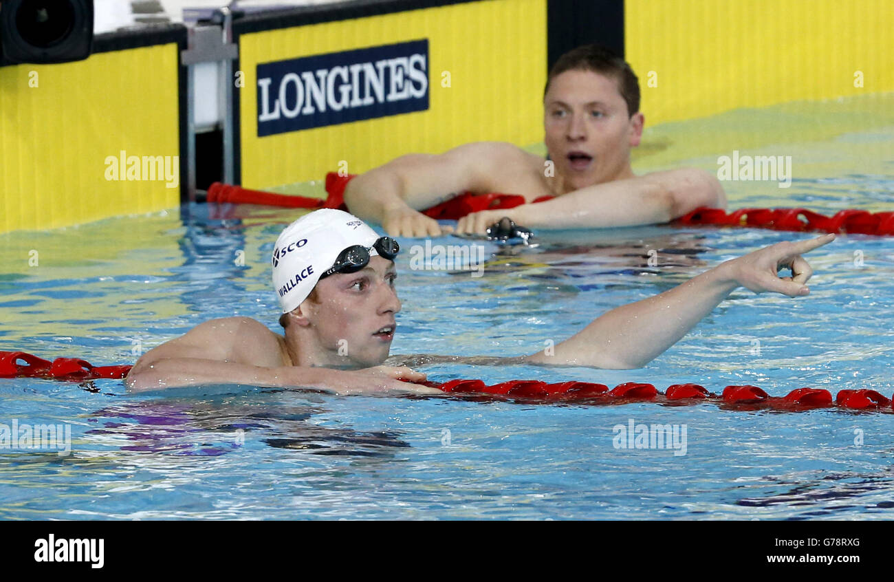Scotland's Daniel Wallace celebrates winning the gold medal in the Men ...