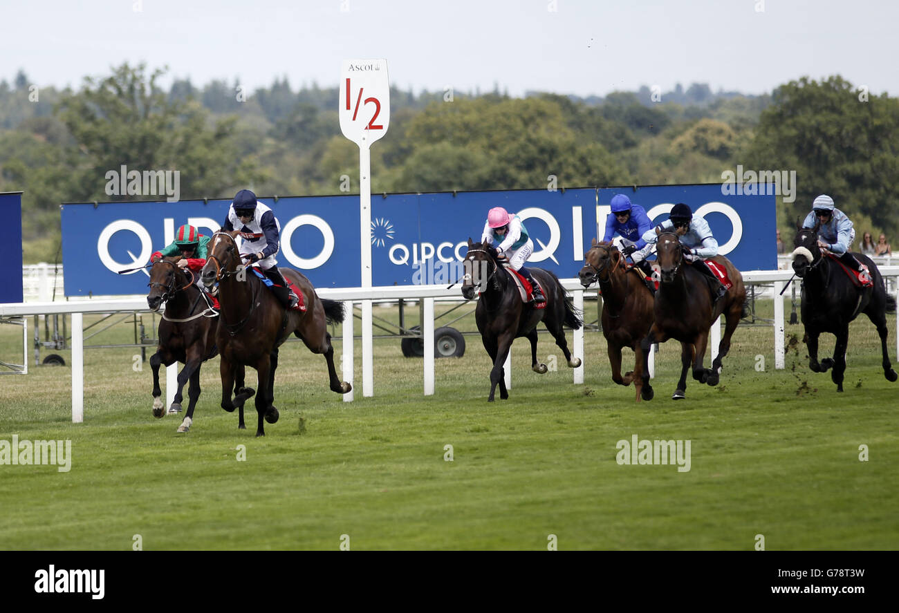 Horse racing king george weekend family fun day ascot racecourse hi-res ...