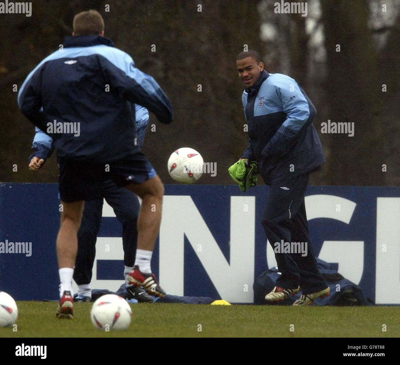 Englands kieron dyer in training at slayley hall hi-res stock ...