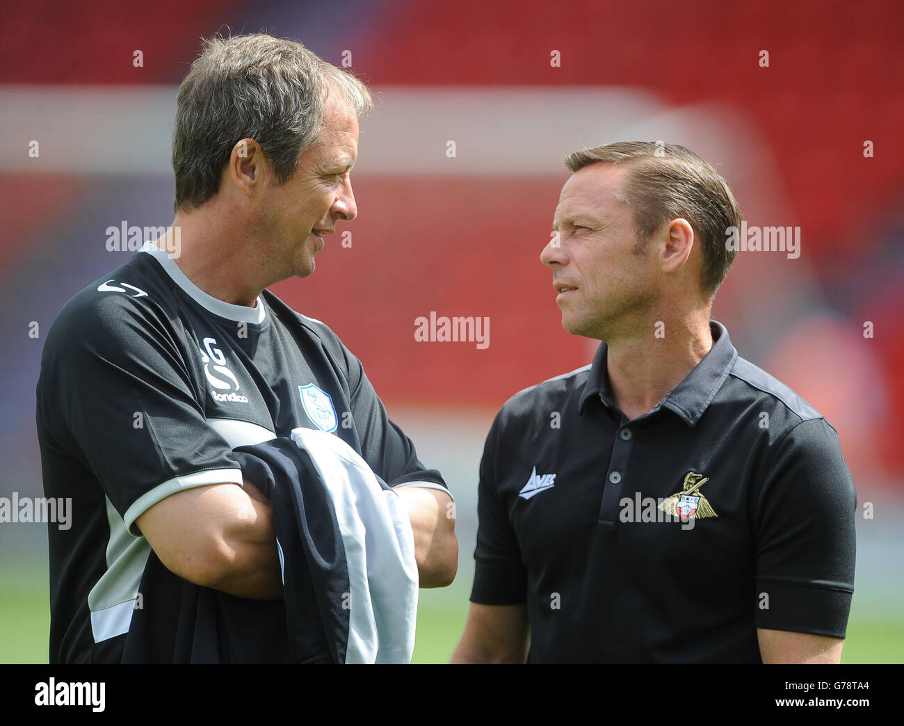 Doncaster Rovers' Manager Paul Dickov (right) and Sheffield Wednesday's ...