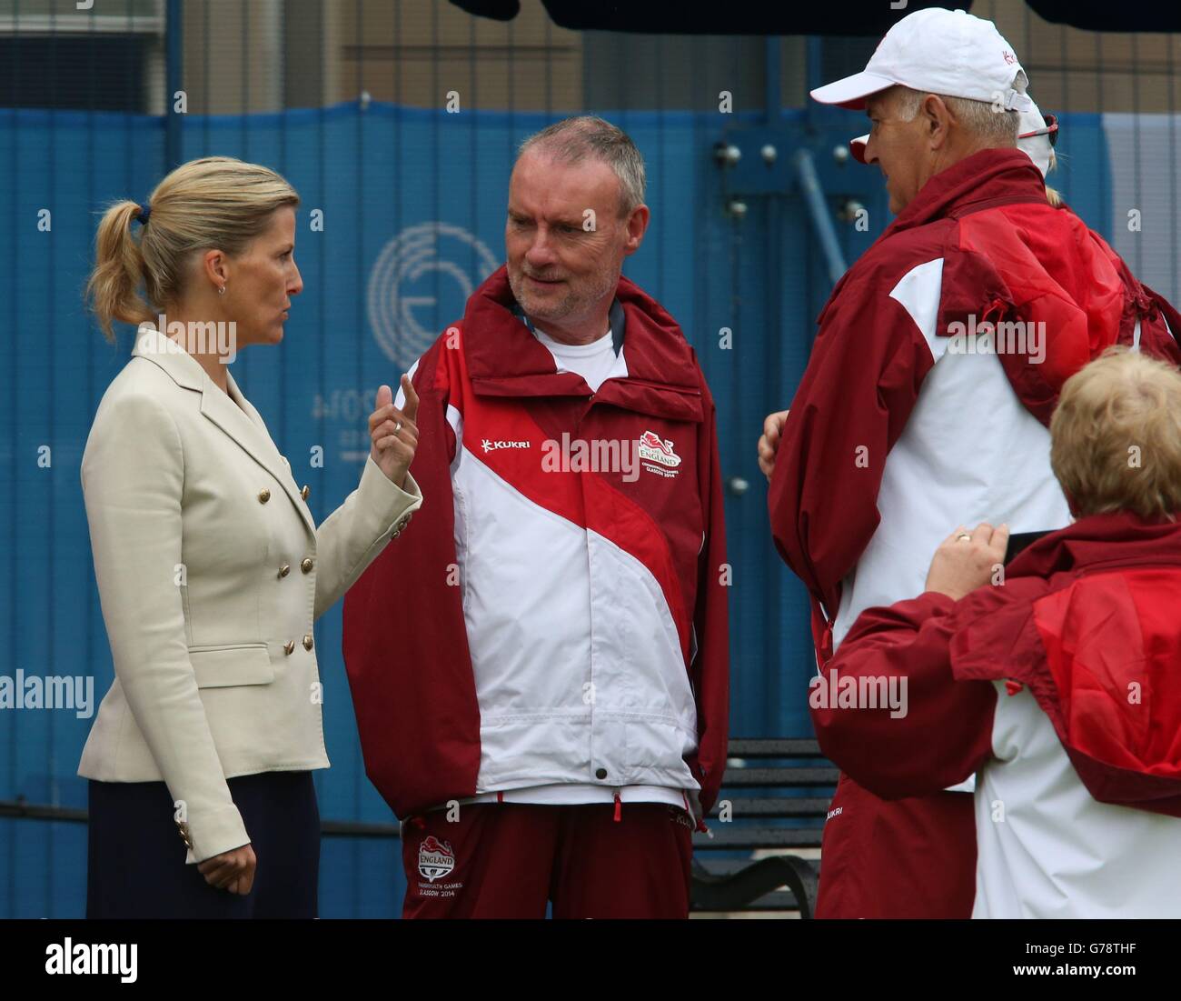 The Countess of Wessex chats English bowler Bob Love (standing next to ...