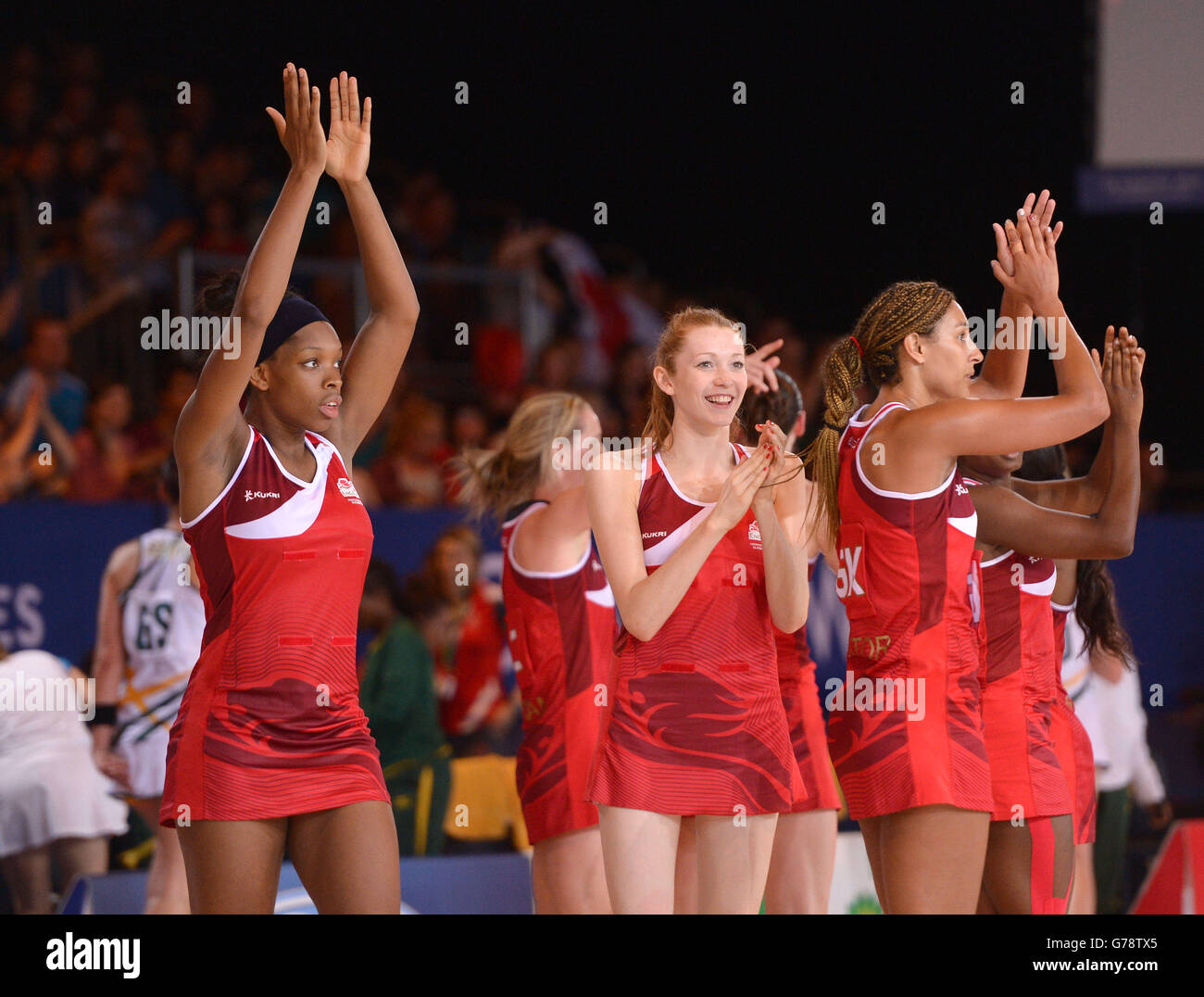 Netball team hi-res stock photography and images - Alamy